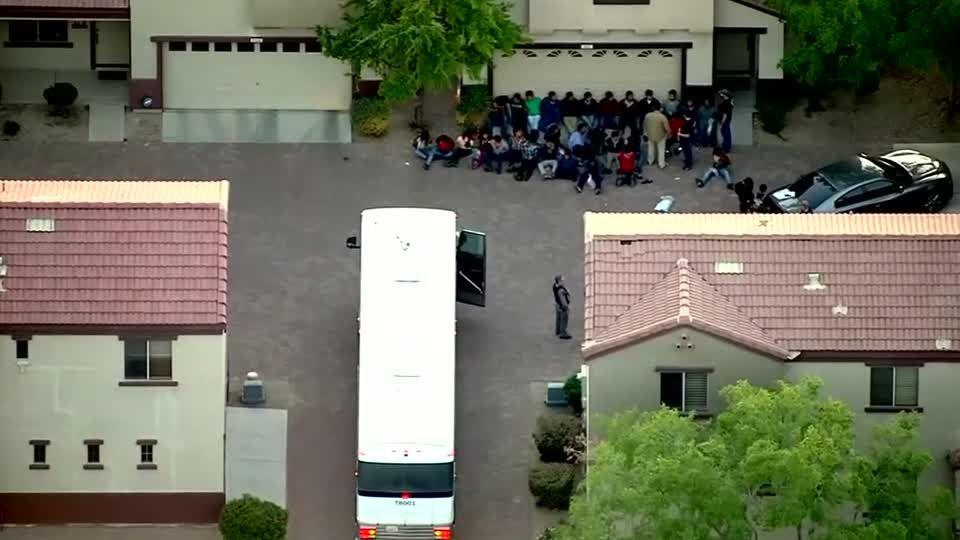 34 people from 3 countries detained in Arizona immigration raid | Reuters