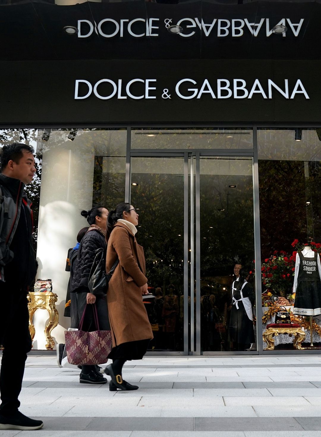 Dolce & Gabbana seek ‘forgiveness’ in China | Reuters