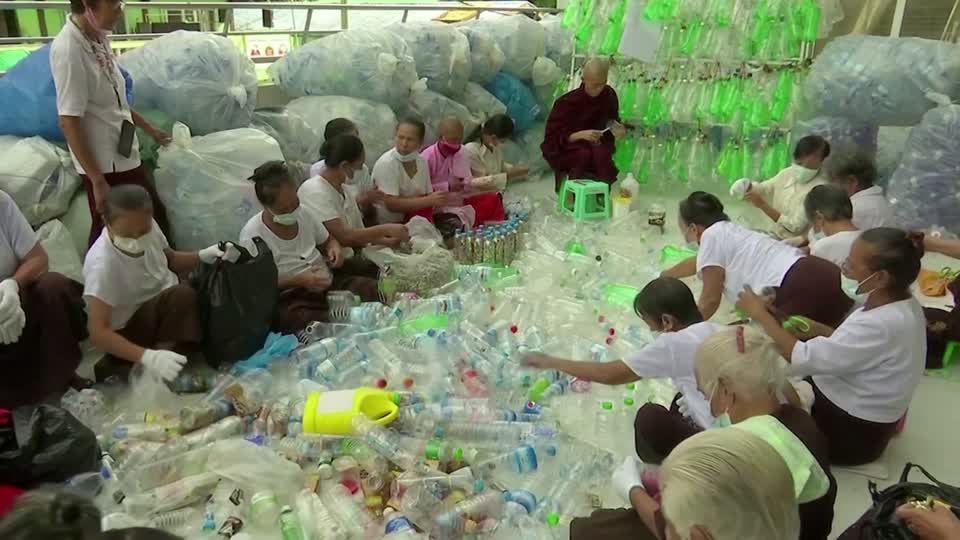 Myanmar's upcycling monk tackling plastic waste | ロイター