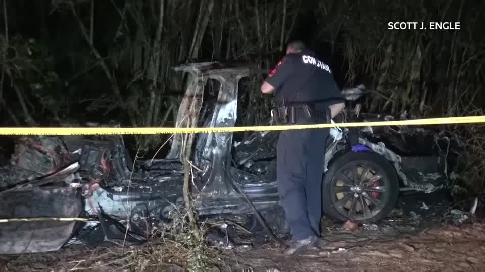 U.S. agencies probe fatal Tesla crash | Reuters