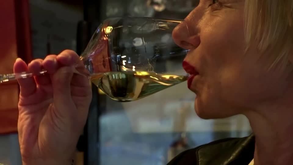 French wine tasters fear COVID-19 dulled senses | Reuters