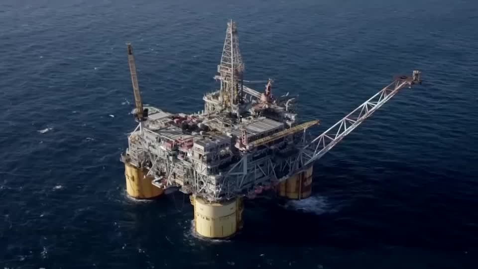 Shell posts record quarterly profit | ロイター