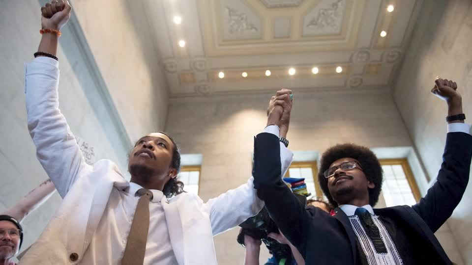 Tennessee House expels 2 Democrats after gun control protest