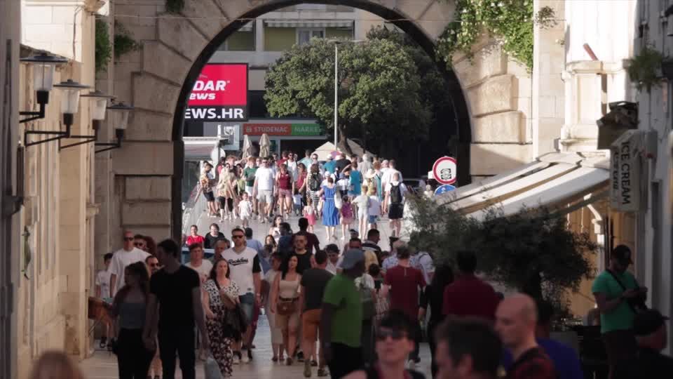 Croatia eyes record tourism after border changes | Reuters