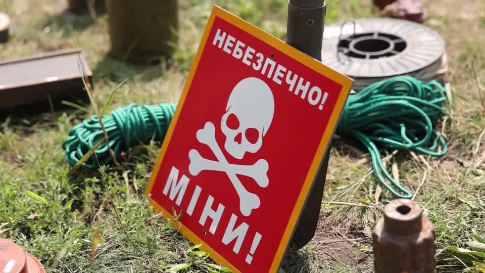 Ukraine's sappers advance slowly through Russian minefields | Reuters