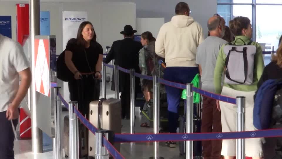 Young reservists fly back to Israel, say 'ready for war' | Reuters
