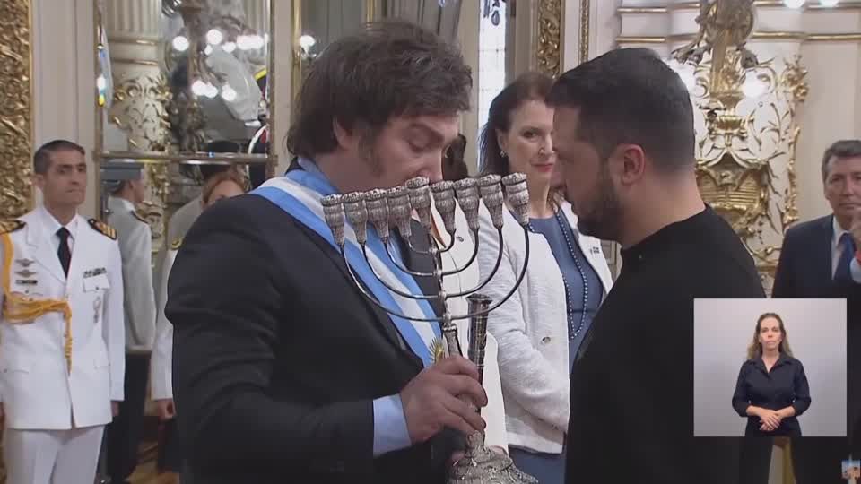 Argentina's Milei gifts Zelenskiy a menorah