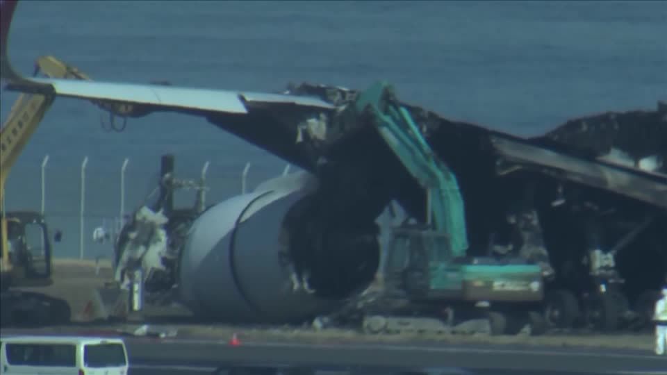 Wreckage cleared in Japan air crash probe | Reuters