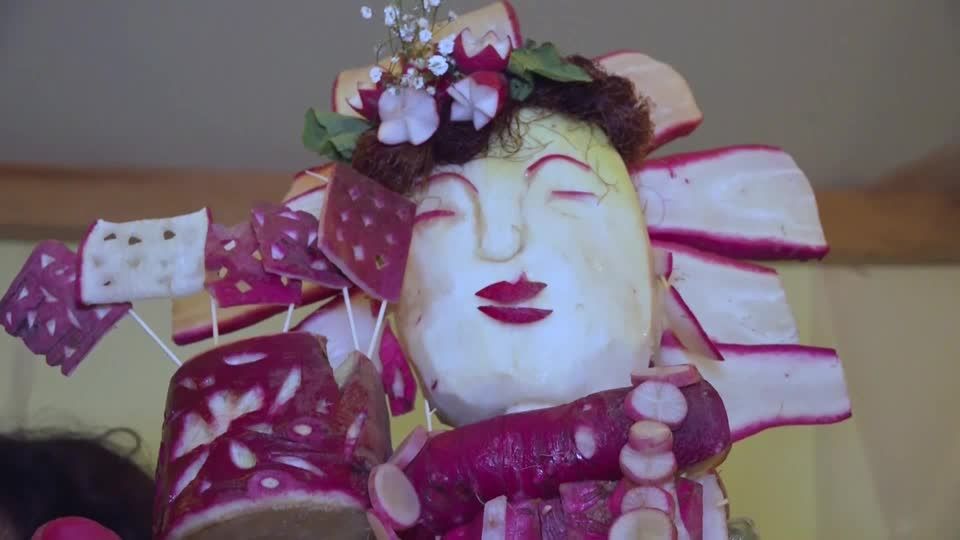 Mexicans create ravishing radish art in root carving competition | Reuters