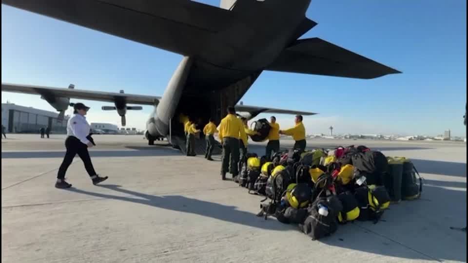 Mexican firefighters land in California to assist in combating the ...