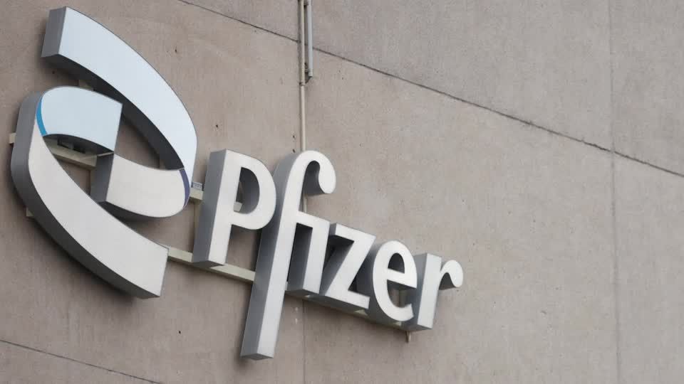 Pfizer beats profit estimates on cost cuts, COVID vaccine sales | Reuters