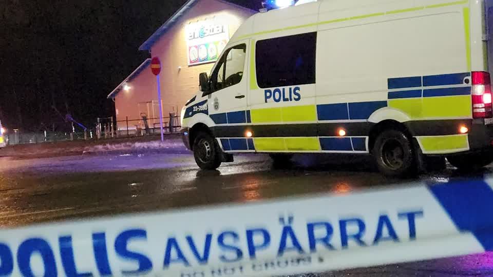 Sweden's deadliest attack leaves 10 dead at adult school | Reuters
