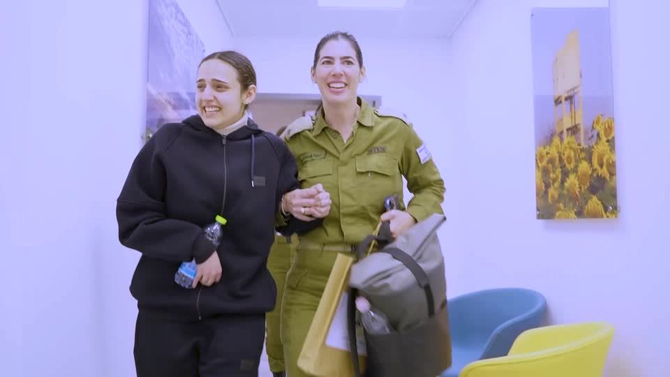 Released Israeli hostage Romi Gonen falls into mom's arms weeping