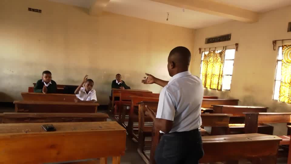 Congo children fear returning to class in scarred city of Goma | ロイター