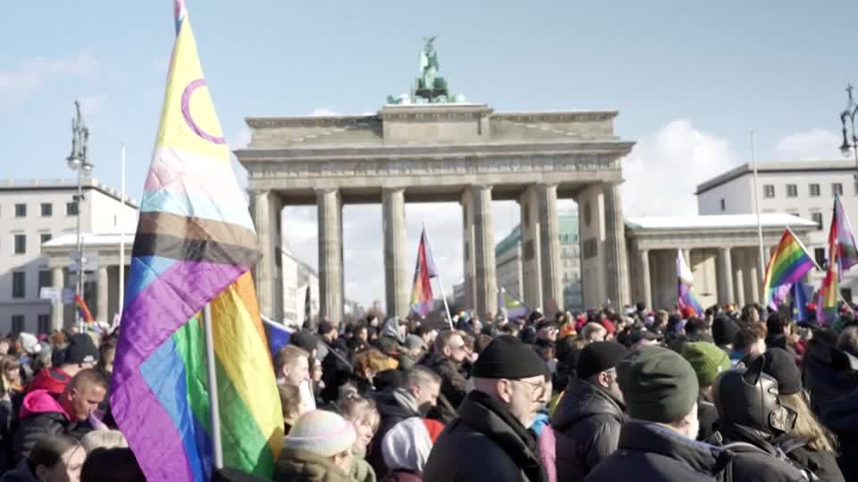 Thousands 'choose love' in Berlin protest ahead of snap election | Reuters