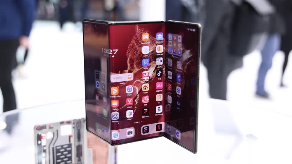 Huawei showcases its new tri-foldable phone