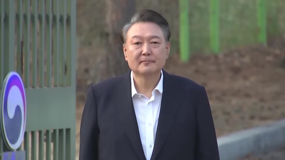 South Korean President Yoon leaves jail and greets supporters | Reuters