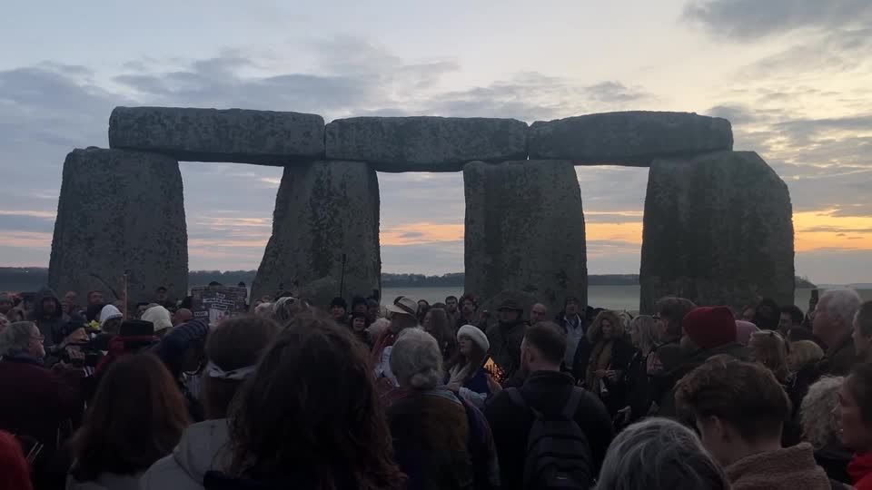 Brits gather at Stonehenge to celebrate spring solstice dawn | Reuters