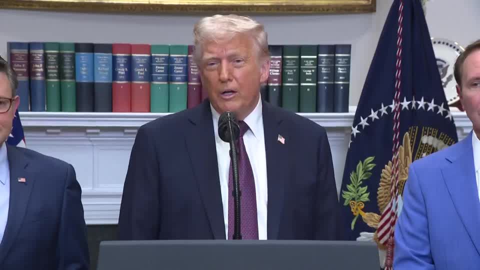 Trump denies knowing of Atlantic reporter included in war plan texts