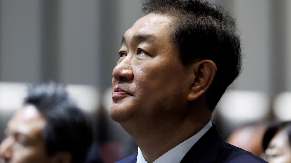 Samsung Electronics co-CEO dies of heart attack | Reuters