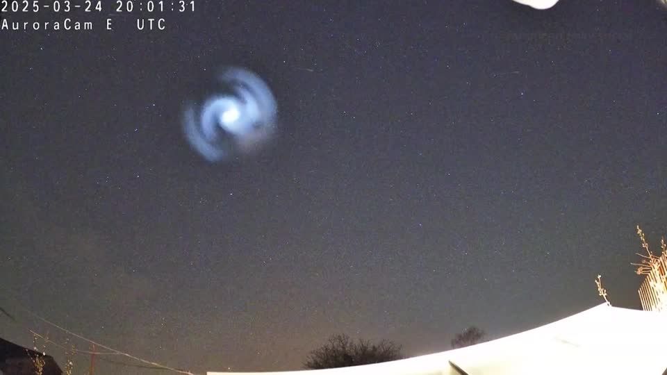 Dazzling spiral swirls in the sky following SpaceX Falcon 9 rocket ...