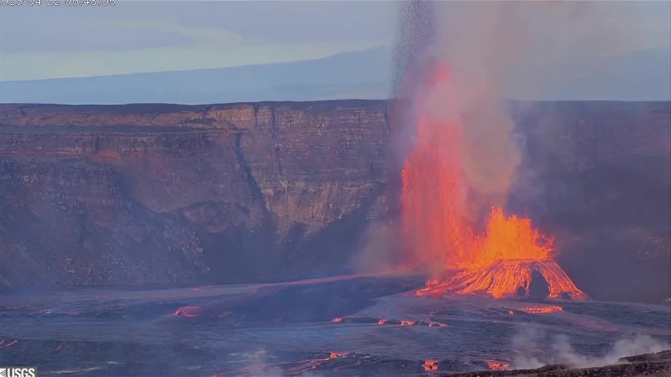 Hawaii's Kilauea volcano spews lava as eruption resumes | Reuters