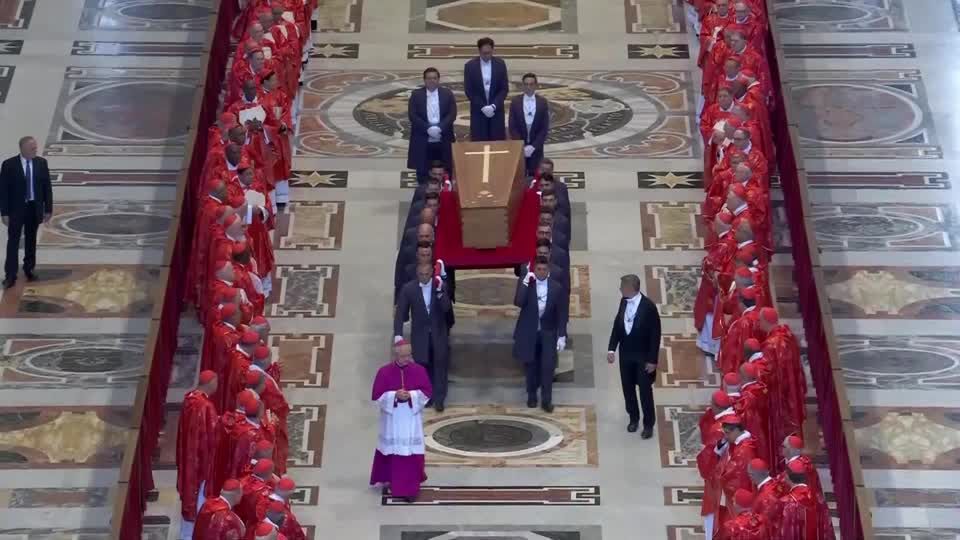 Pope Francis' coffin laid in St. Peter's Square at start of funeral ...
