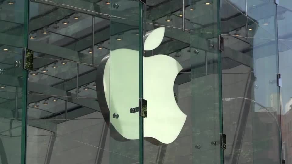Apple braces for tariff impact, trims buyback | Reuters