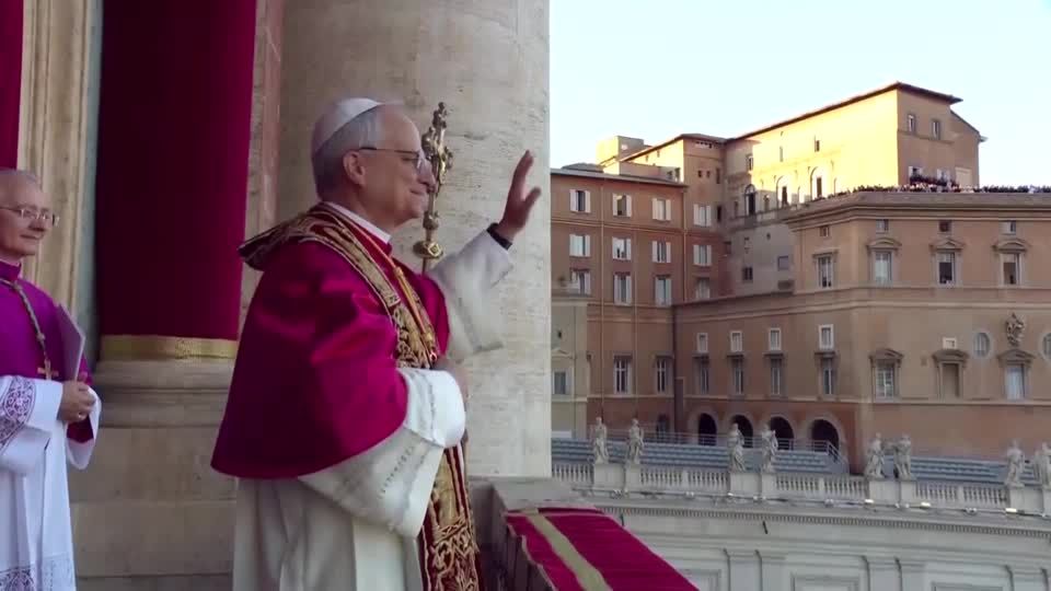 Newly elected Pope Leo XIV appears on balcony of St. Peter's Basilica ...