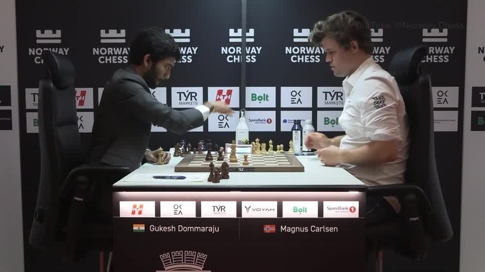 Chess grandmaster Carlsen slams table in defeat at Norway tournament ...
