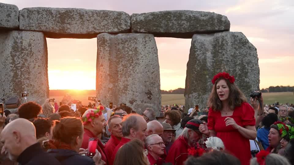 Crowds celebrate the sunrise at Stonehenge for summer solstice | Reuters