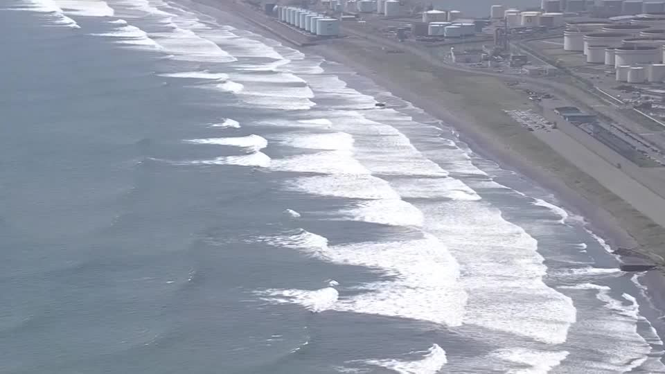 High waves hit Hokkaido as Japan issues tsunami evacuation order | Reuters