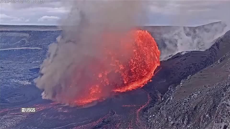 Kilauea volcano erupts again, spraying lava fountain | Reuters