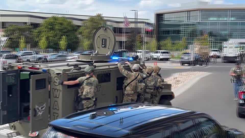 SWAT teams at Utah university where Charlie Kirk was shot dead | ロイター