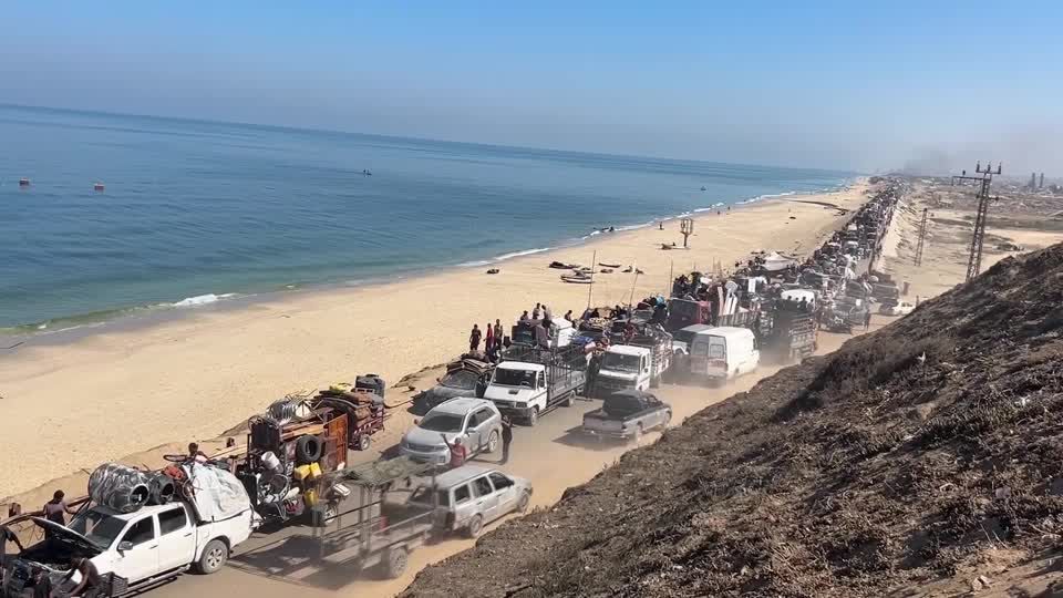 نازحون فلسطينيون يفرون جنوبًا مع استمرار العملية الإسرائيلية في مدينة ...