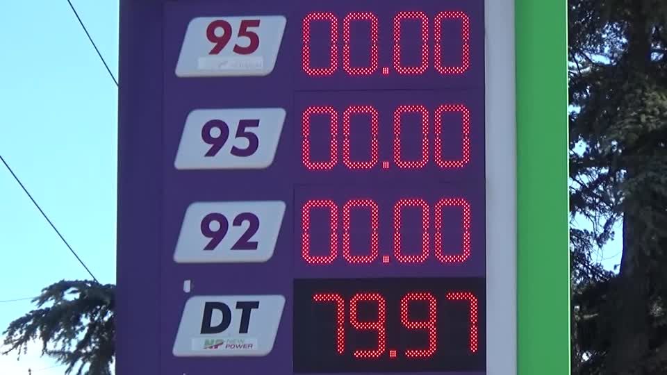 Russia's fuel crisis causes long lines and headaches for motorists ...