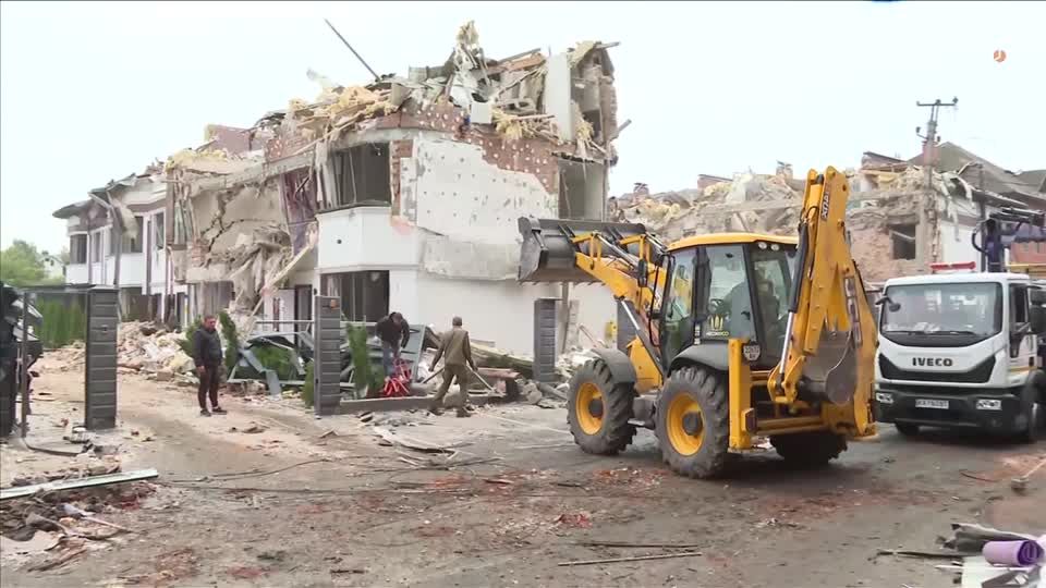 Kyiv residents clean up after major Russian attack | Reuters