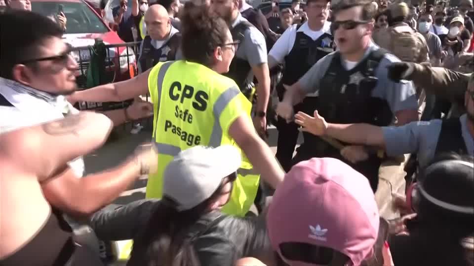 Protesters face-off with federal immigration agents in Chicago | Reuters