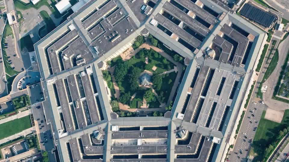 US news outlets reject Pentagon press access policy | Reuters