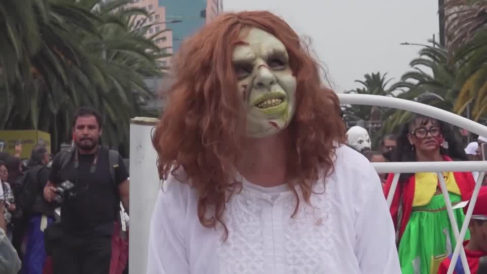 Zombies roam Mexico City for annual event | Reuters