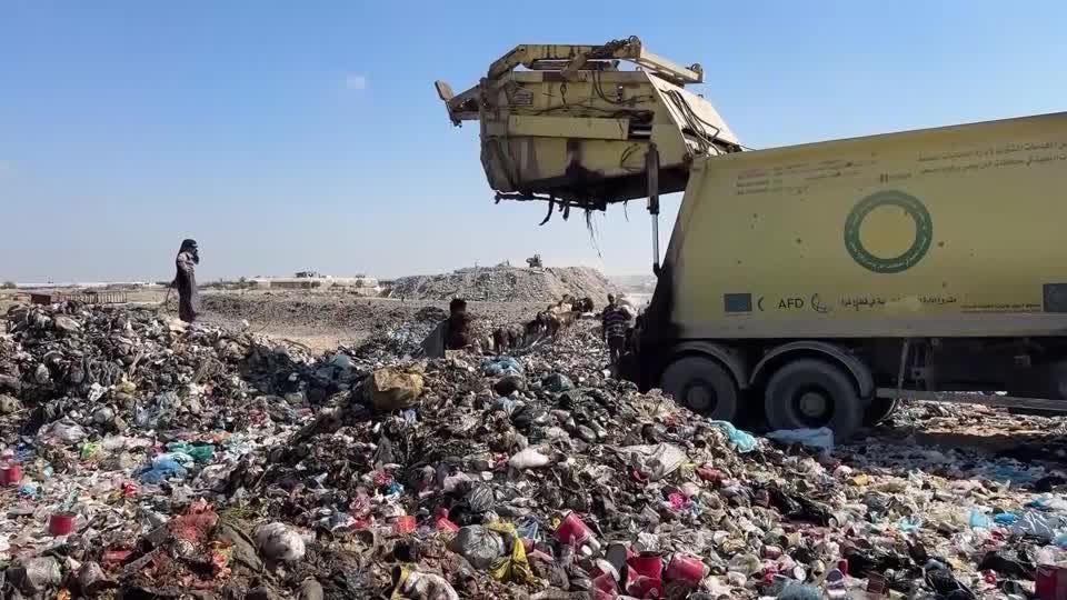 Seeping sewage and piles of garbage are making Gazans sick | Reuters
