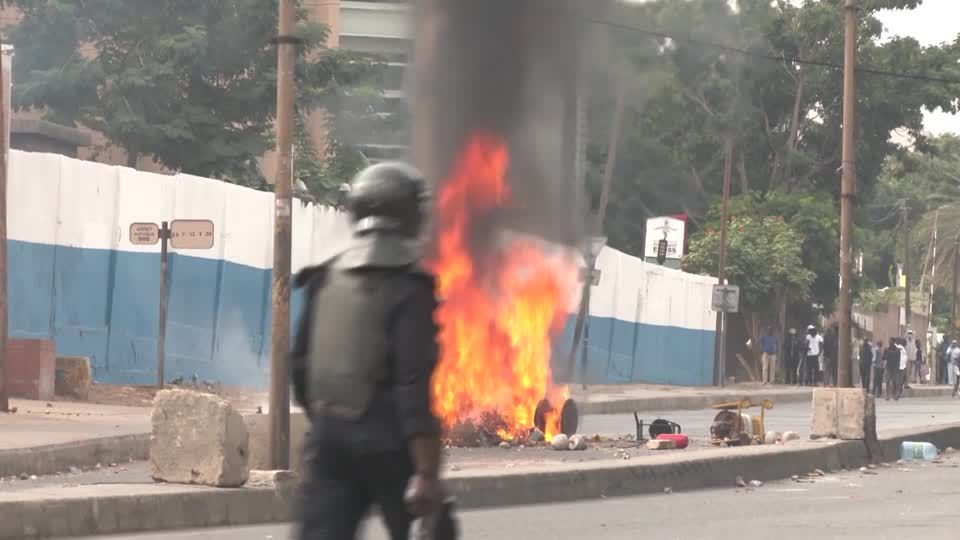 Students in Senegal clash with security forces over financial aid | Reuters