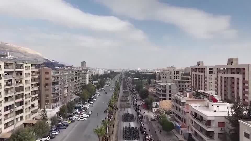 Military parades in Syria mark first anniversary of Assad's fall | ロイター