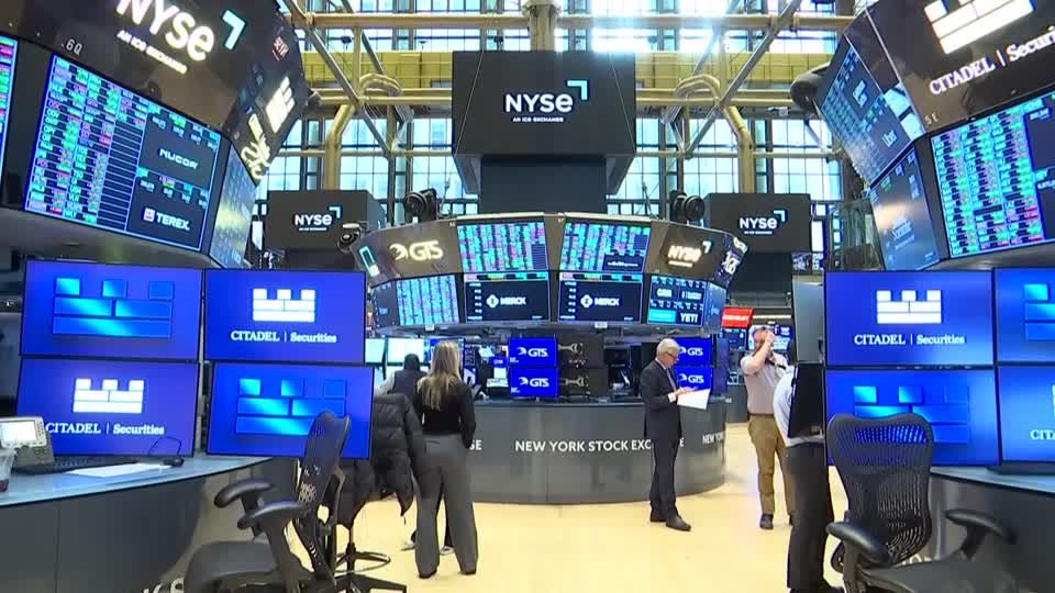 US stocks end lower as investors wait for Fed rate decision | Reuters
