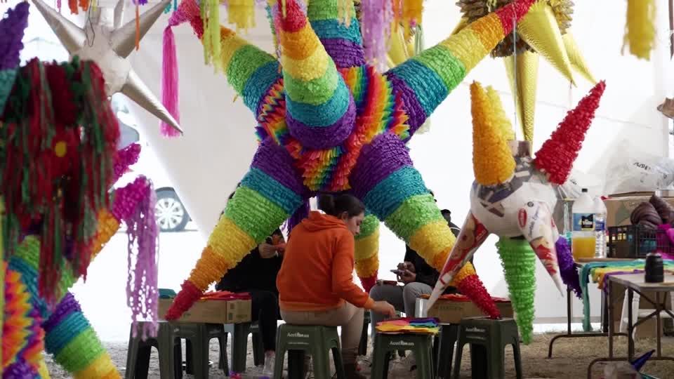 Mexico’s piñata makers keep a colorful tradition alive | ロイター