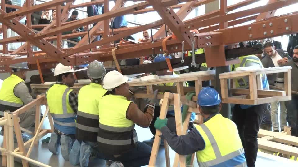 Egypt unveils public display of King Khufu's second boat reassembly | ロイター