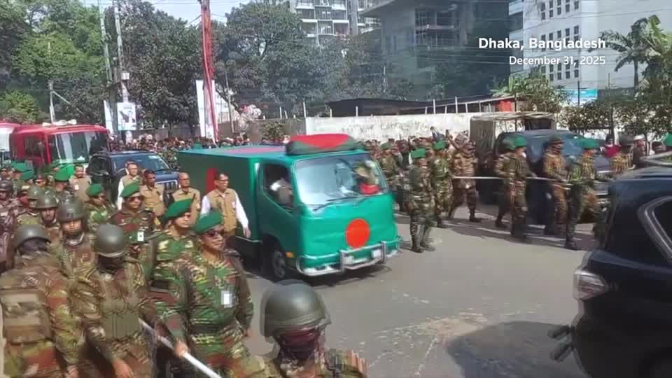 Crowds bid farewell to Bangladesh ex-PM Khaleda Zia at funeral | ロイター