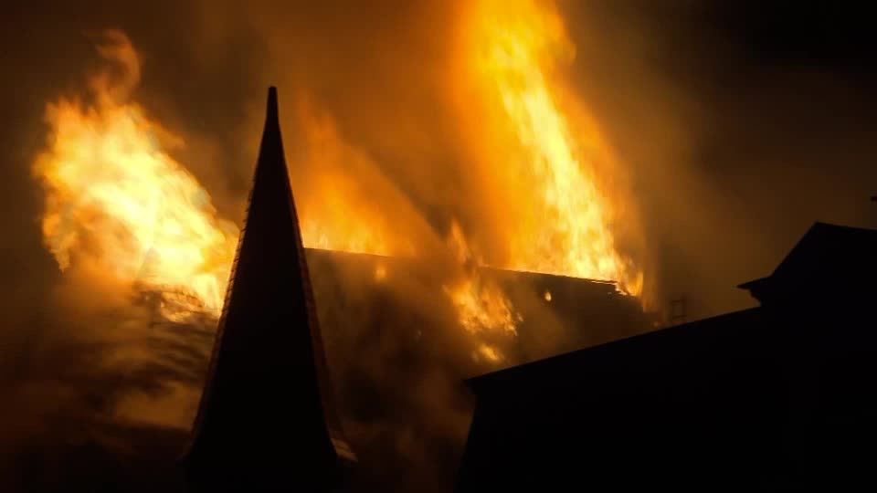 'It was horrible': Eyewitness recalls historic Amsterdam church fire | ロイター