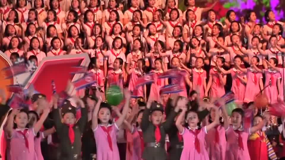 North Korea welcomes 2026 with schoolchildren's performance, music | ロイター