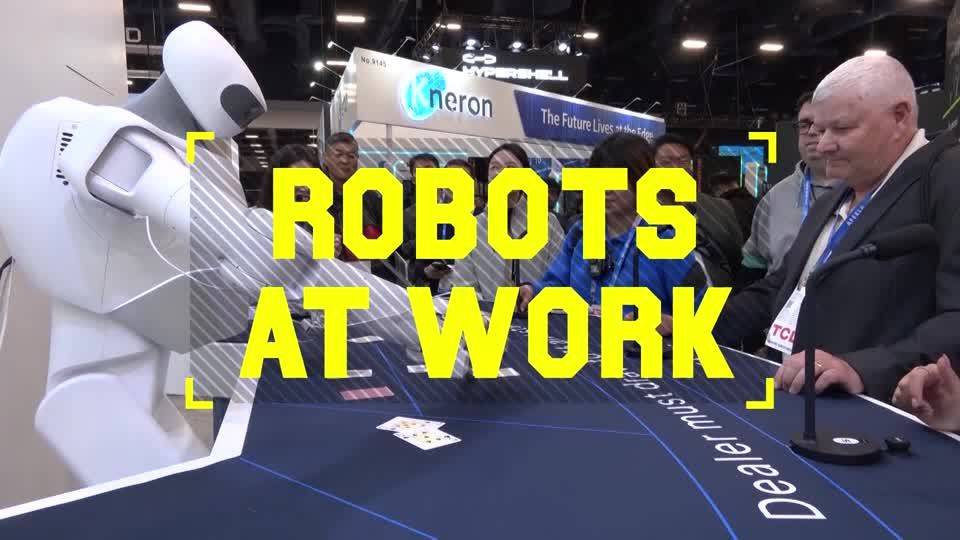 Humanoid robots deal cards, grab groceries at CES | ロイター